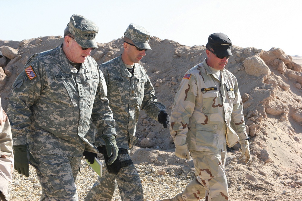 DVIDS - News - Gen. Schoomaker visits Kuwait