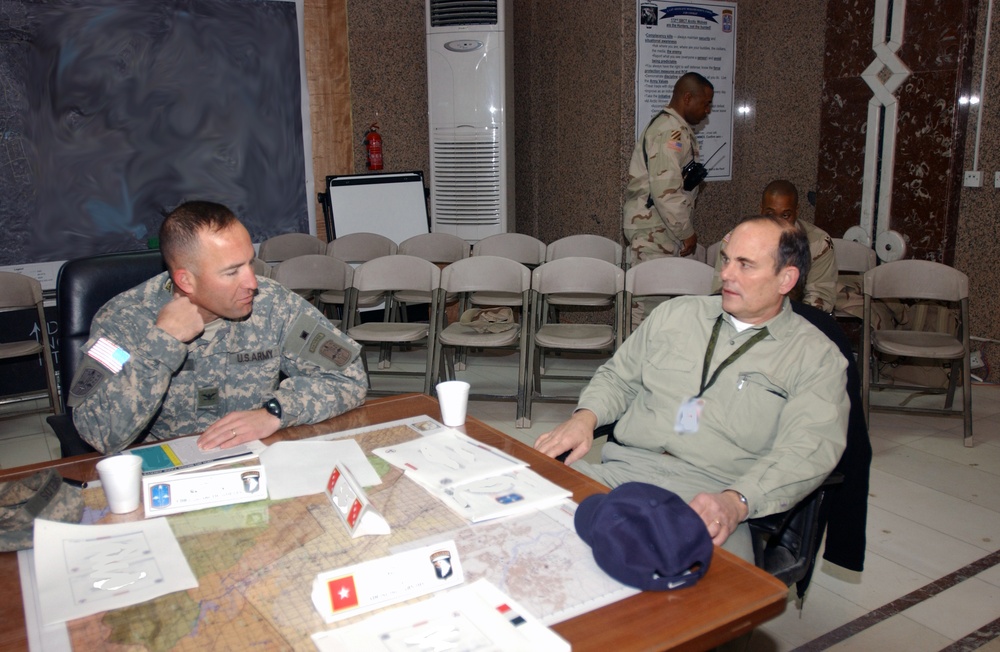 DVIDS - Images - Gen. Miegs Receives an IED Briefing From Col. Shields