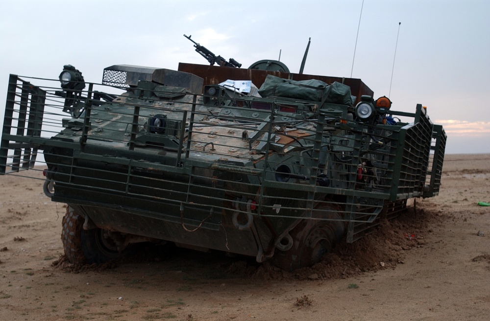 DVIDS - News - Hands stretch across the desert in Iraq