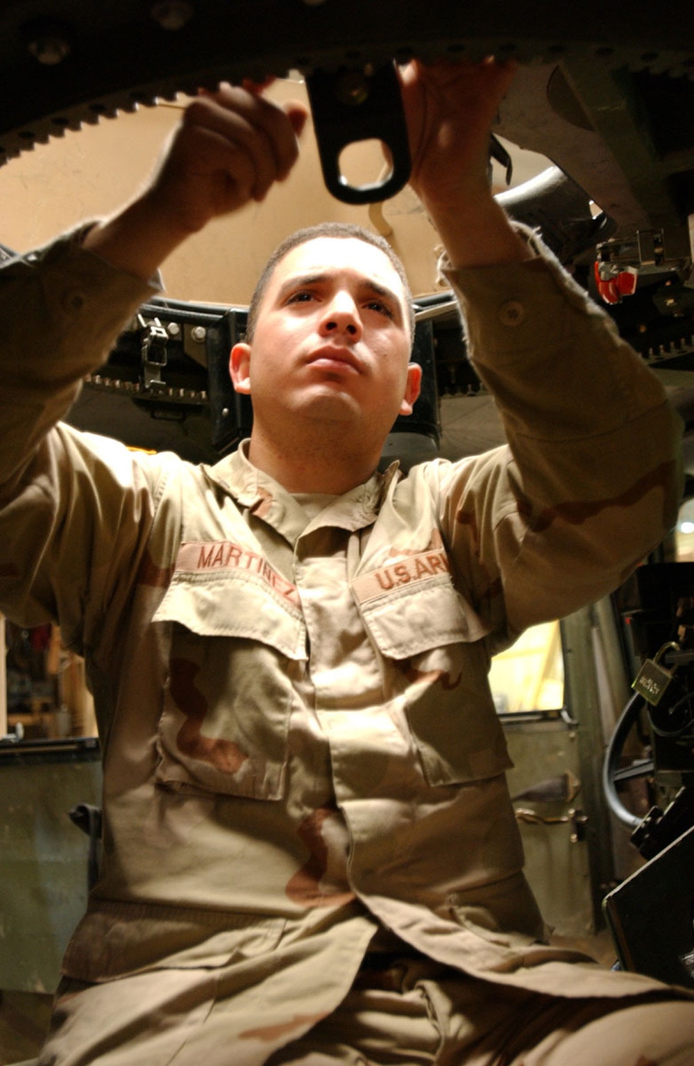 DVIDS - News - Fly-away team trains 4th BCT mechanics
