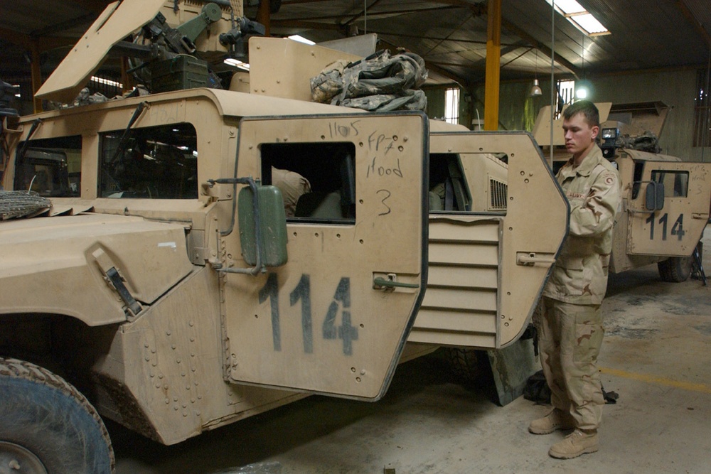 DVIDS - News - Fly-away team trains 4th BCT mechanics