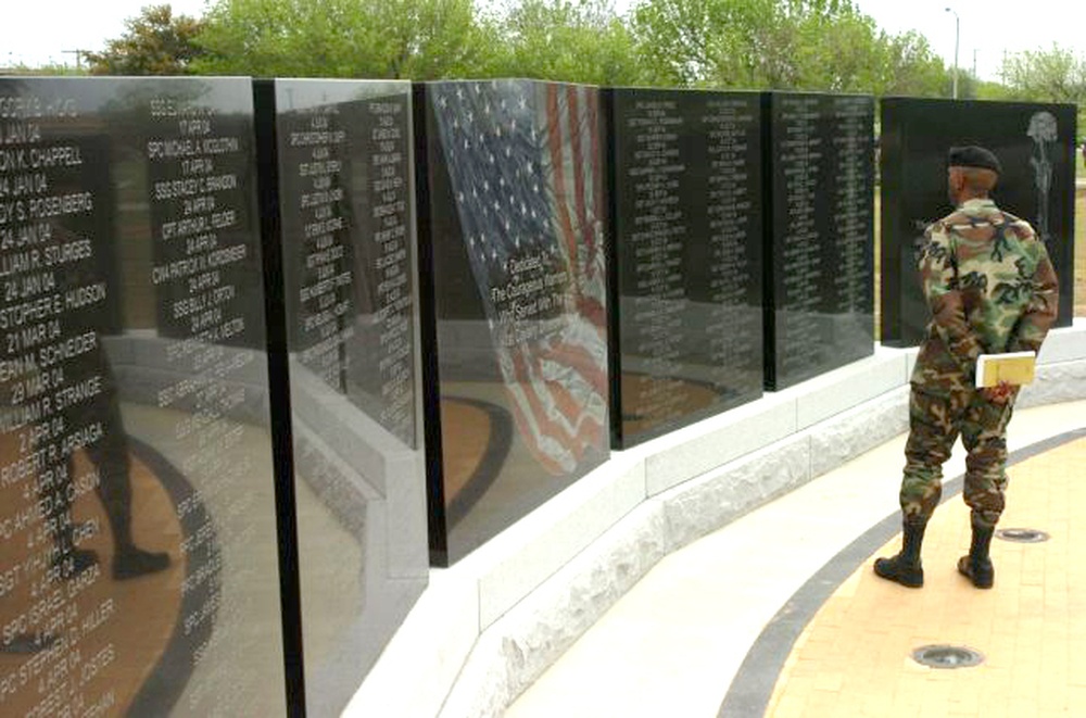 DVIDS - News - Honoring Soldiers' Sacrifice & Service: 1st Cav. Div. to ...