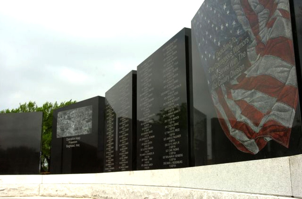 DVIDS - Images - 1st Cav. Div. to Dedicate OIF Memorial [Image 3 of 4]