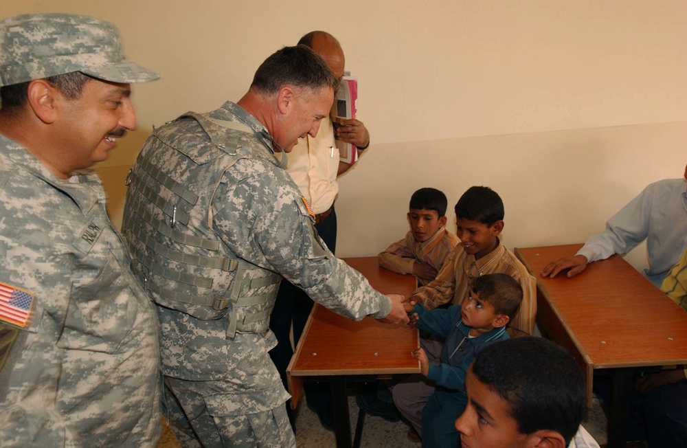 DVIDS - Images - General shakes hand [Image 3 of 5]