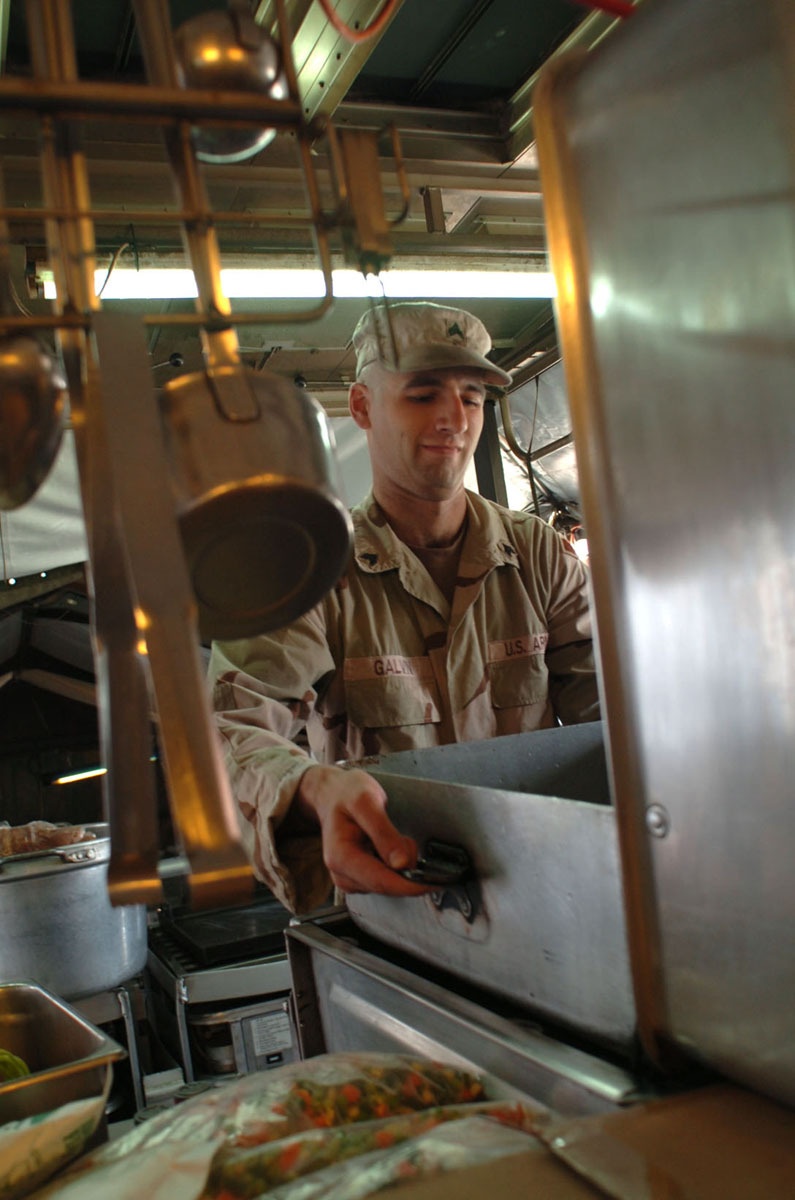 DVIDS - News - Cooks keeping troops fed