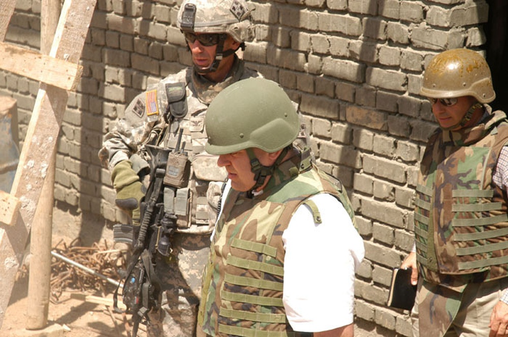 DVIDS - Images - Distinguished visitor [Image 3 of 4]