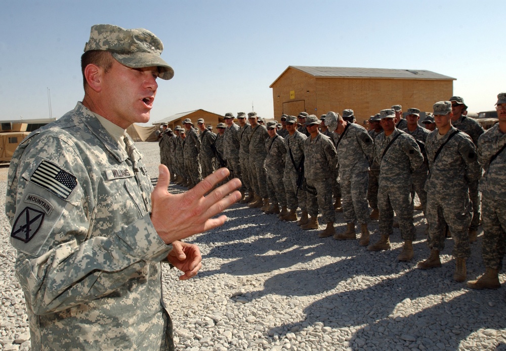 DVIDS - Images - Soldiers receive 10th Mountain combat patch [Image 1 of 2]