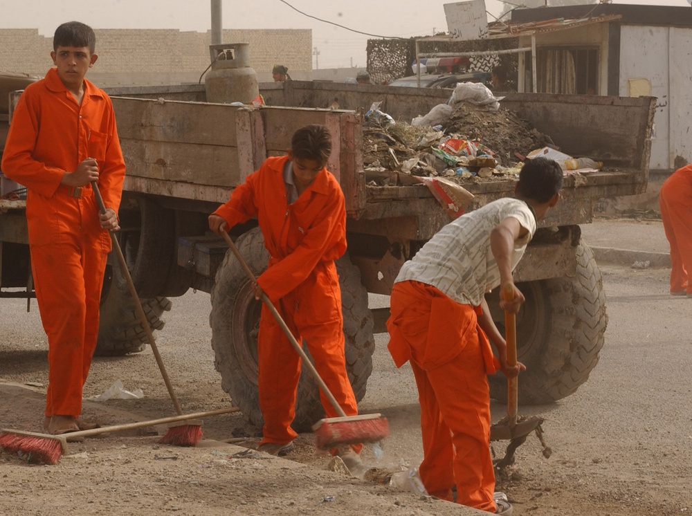DVIDS - Images - Iraqi contractors hire youth to clean check points ...