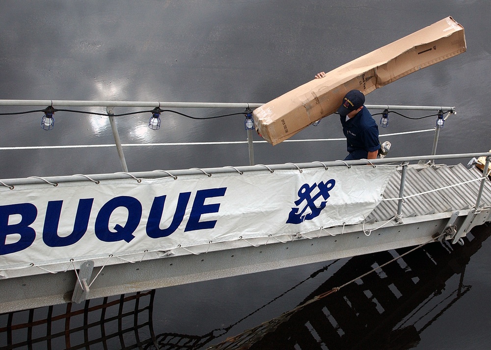 DVIDS - News - Trees Bring Holiday Spirit to USS Dubuque