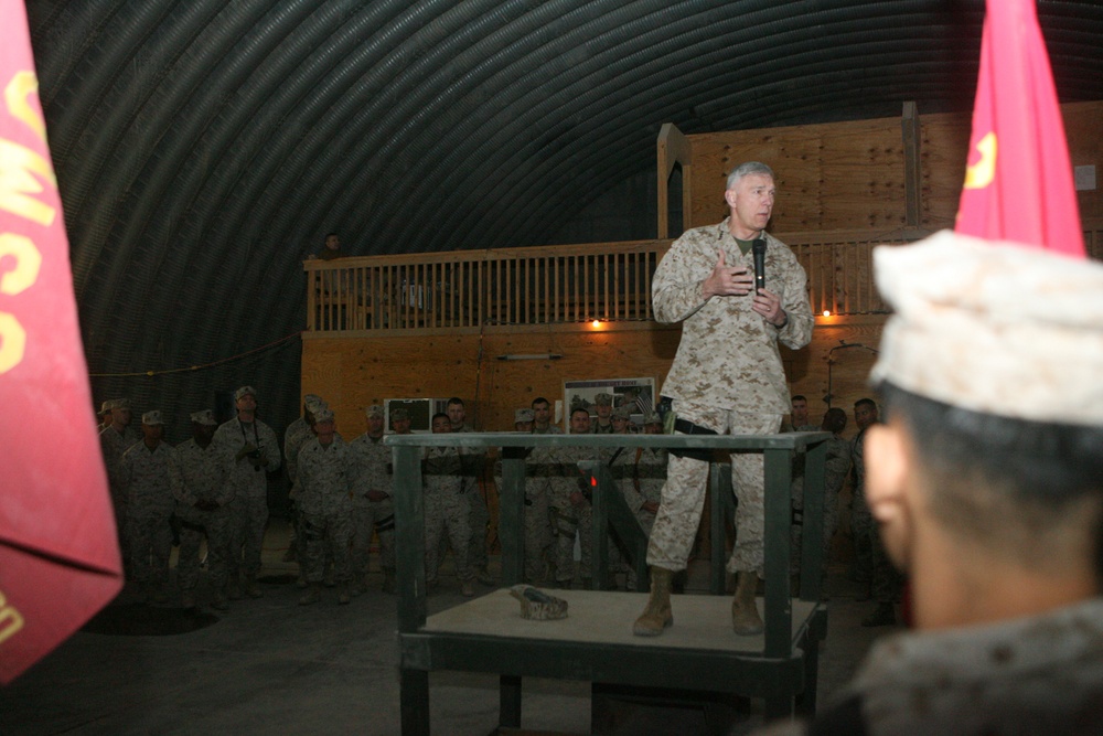 DVIDS - News - Commandant visits Marines in Camp Taqaddum