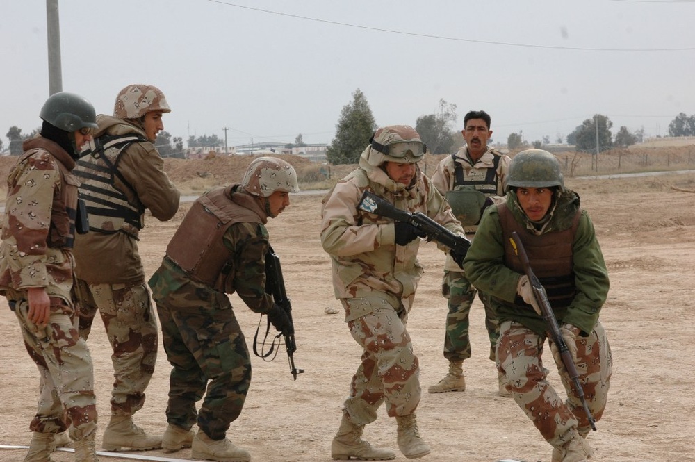 DVIDS - News - Iraqi Army enhances shooting skills, battle drills with ...