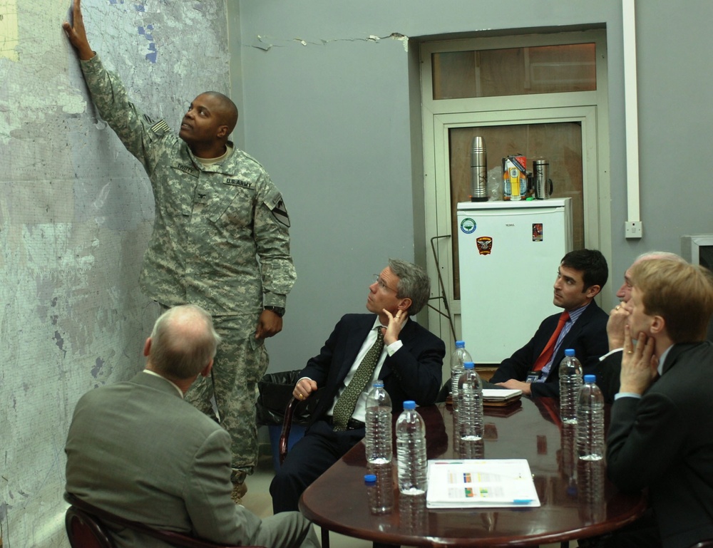 DVIDS - News - U.S. ambassador visits Long Knife Brigade commander