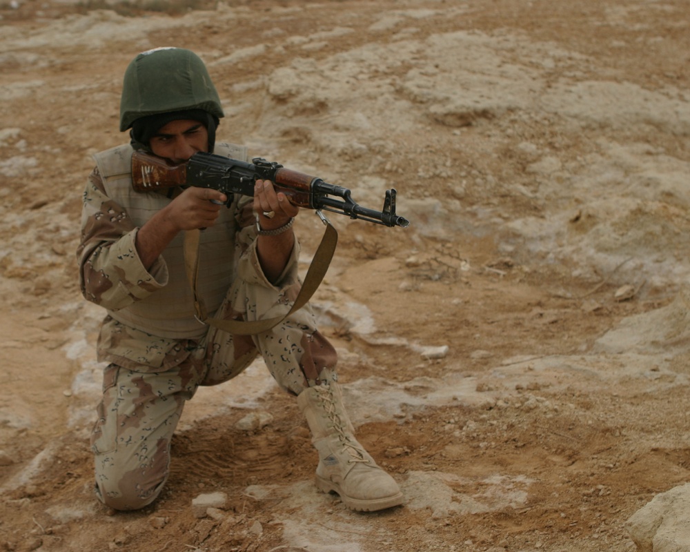 DVIDS - Images - Iraqi soldiers train at Iraqi Army School of Infantry ...
