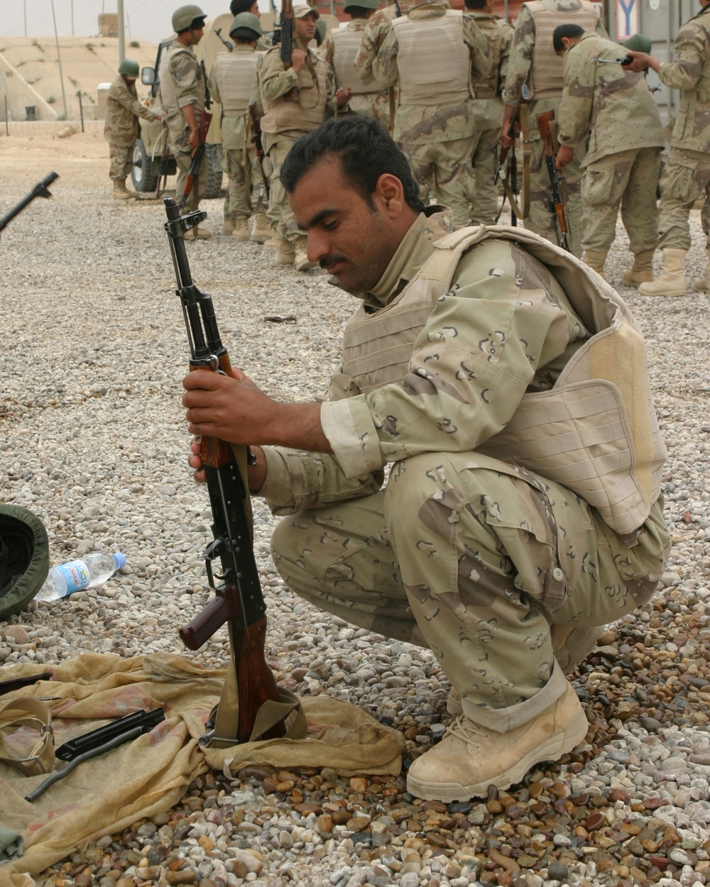 DVIDS - Images - Iraqi soldiers train at Iraqi Army School of Infantry ...