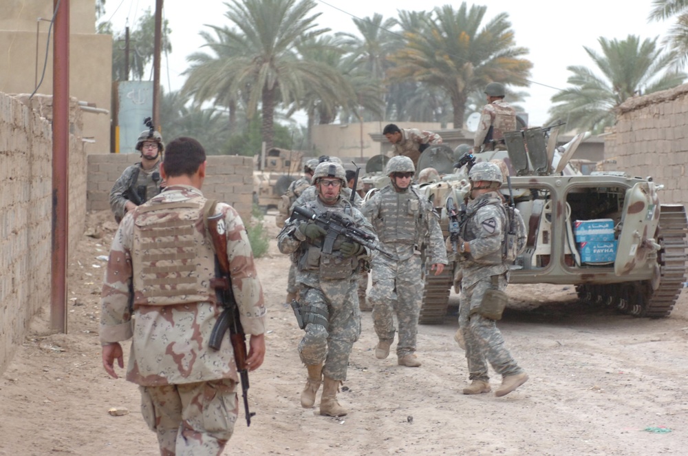 DVIDS - News - Rolling up the bad guys: 'Garryowen,' Iraqi Army team up ...