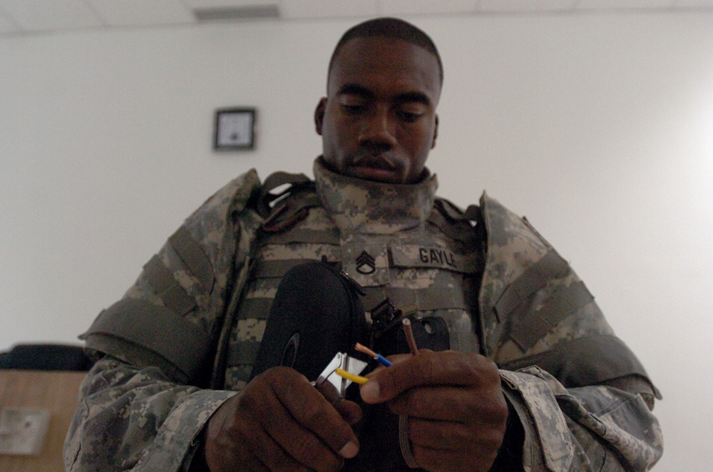 DVIDS - News - Engineers power up Iraqi Police