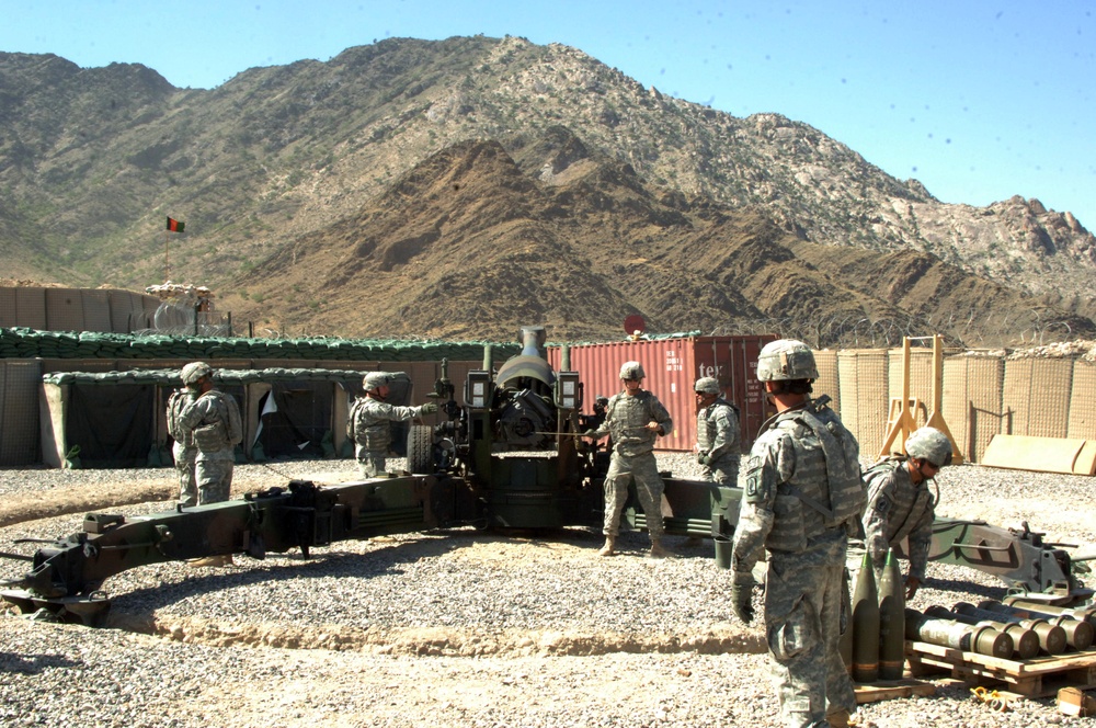 DVIDS - Images - Airborne Howitzer Soldiers Keep Skills Sharp [Image 9 ...