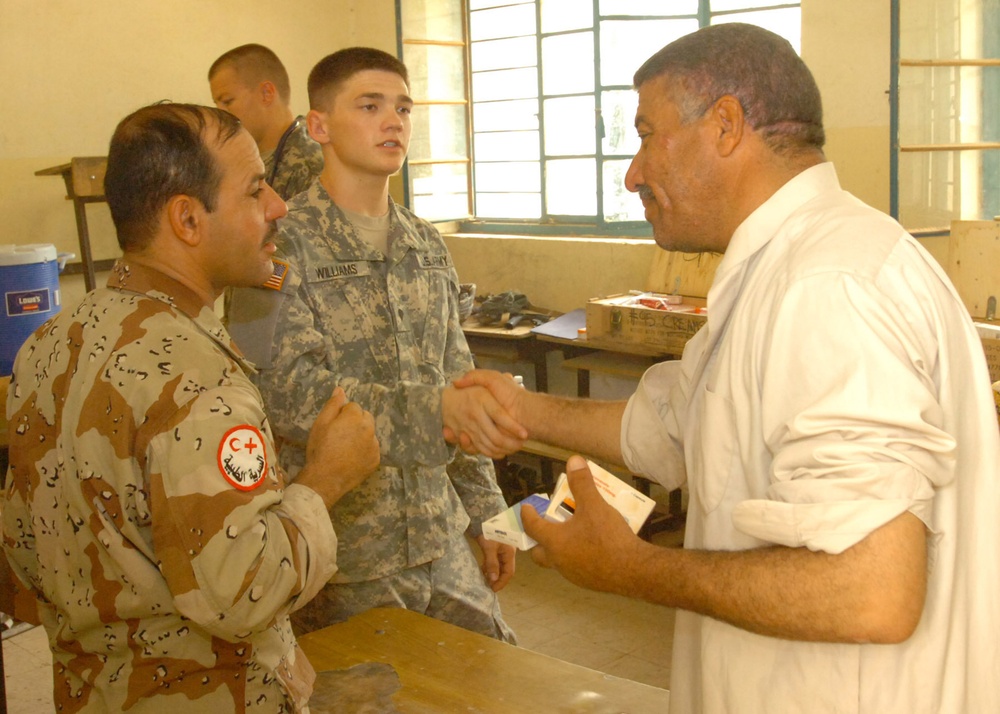 DVIDS - News - Iraqi Army, Garryowen, gives day of healing to Shat Al ...