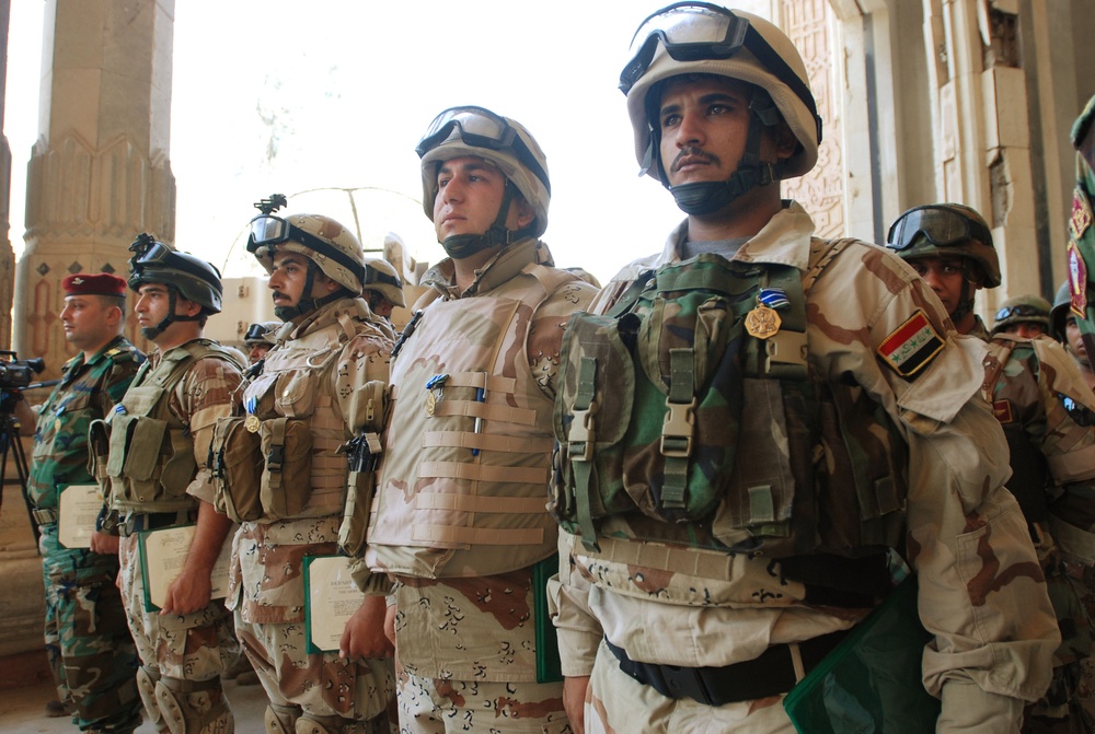 DVIDS - Images - Iraqi Soldiers Honored for IED Discovery [Image 3 of 3]