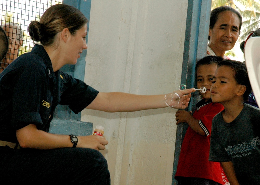 DVIDS - Images - Lt. j.g. Natile Derfus shows Micronesian children how ...