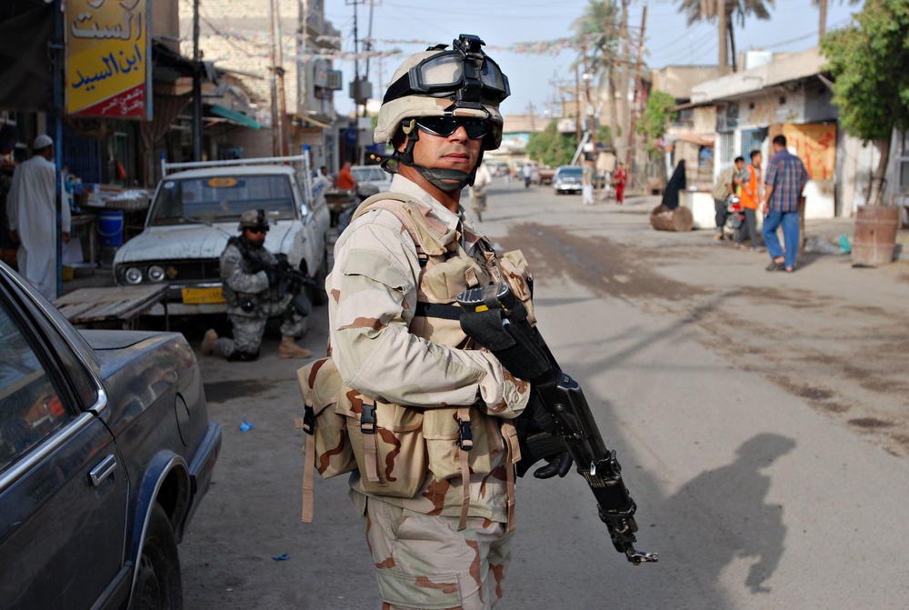 DVIDS - Images - Embedded Iraqi Soldiers keep peace in Adhamiyah [Image ...