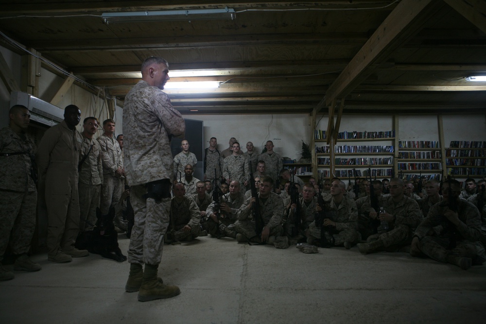 DVIDS - Images - Gen. Conway Visit [Image 3 of 3]