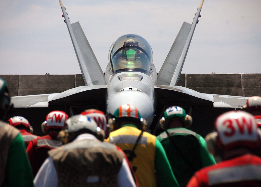 DVIDS - Images - Sailors conduct foreign object damage walk-down