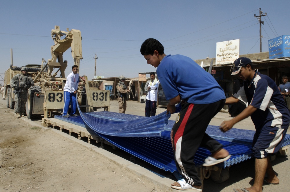 DVIDS - Images - Iraqi Residents, Soldiers, Work Together [Image 4 of 7]