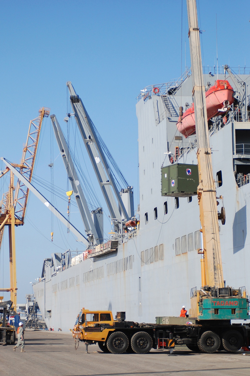 DVIDS - Images - Equipment arrives in Kuwait [Image 1 of 6]