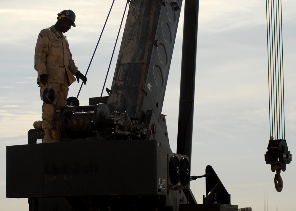 DVIDS - Images - crane certification at Camp Ramadi [Image 2 of 4]