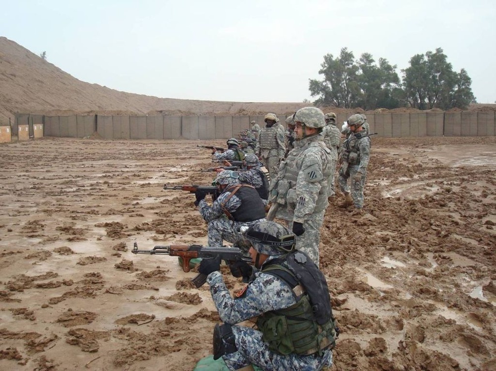 DVIDS - Images - 3-1 Cav. Regt. leaders attend NP graduation [Image 4 of 5]