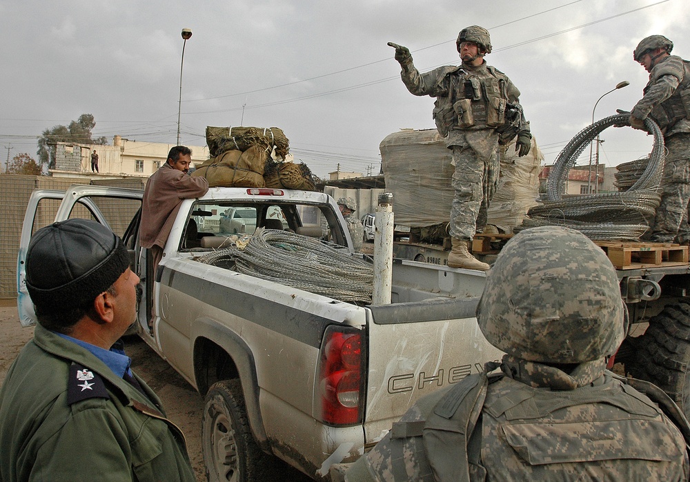 DVIDS - Images - Working with Iraqi Police in Mosul [Image 2 of 4]