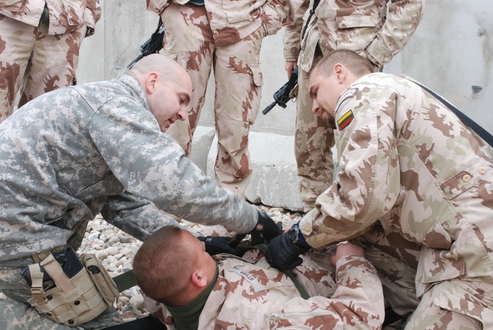 DVIDS - News - Indiana unit provides MEDEVAC training