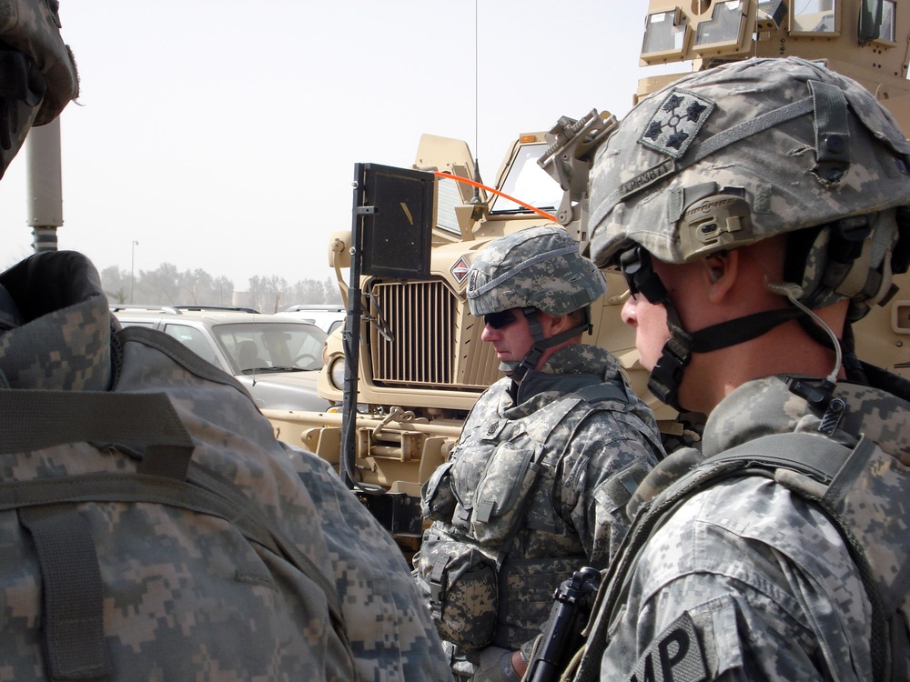 DVIDS - Images - Multi-National Division - Baghdad Soldiers spend ...