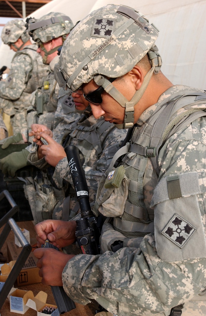 DVIDS - Images - MOUT training in Kuwait's Udairi Desert [Image 2 of 6]