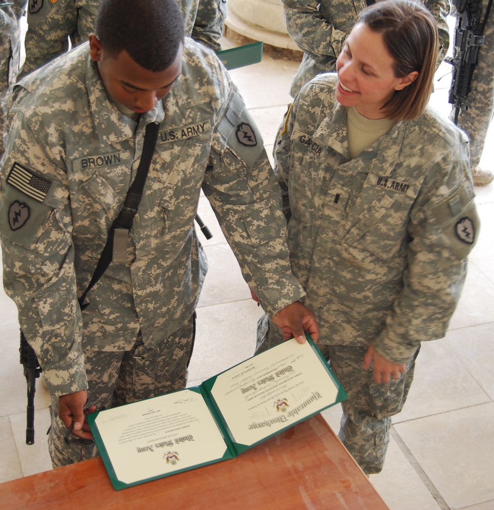DVIDS - Images - Seven Gimlets volunteer to stay Army [Image 2 of 2]