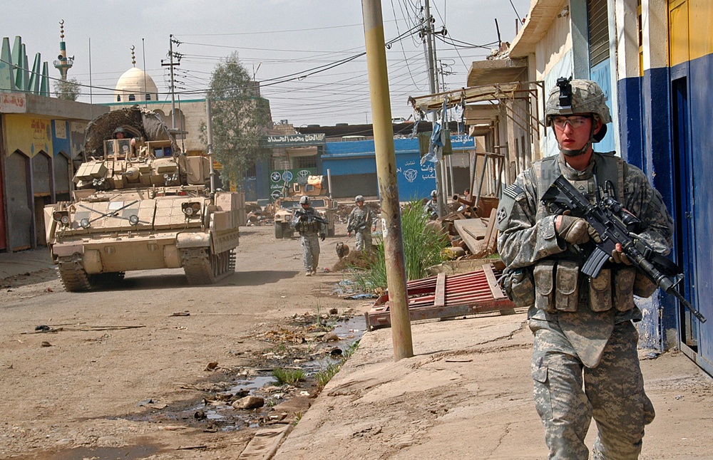 DVIDS - Images - Bradleys provide security for Soldiers clearing Mosul ...