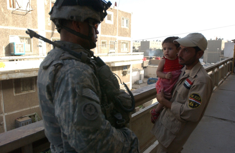 DVIDS - Images - Iraqi security forces take to streets [Image 2 of 3]