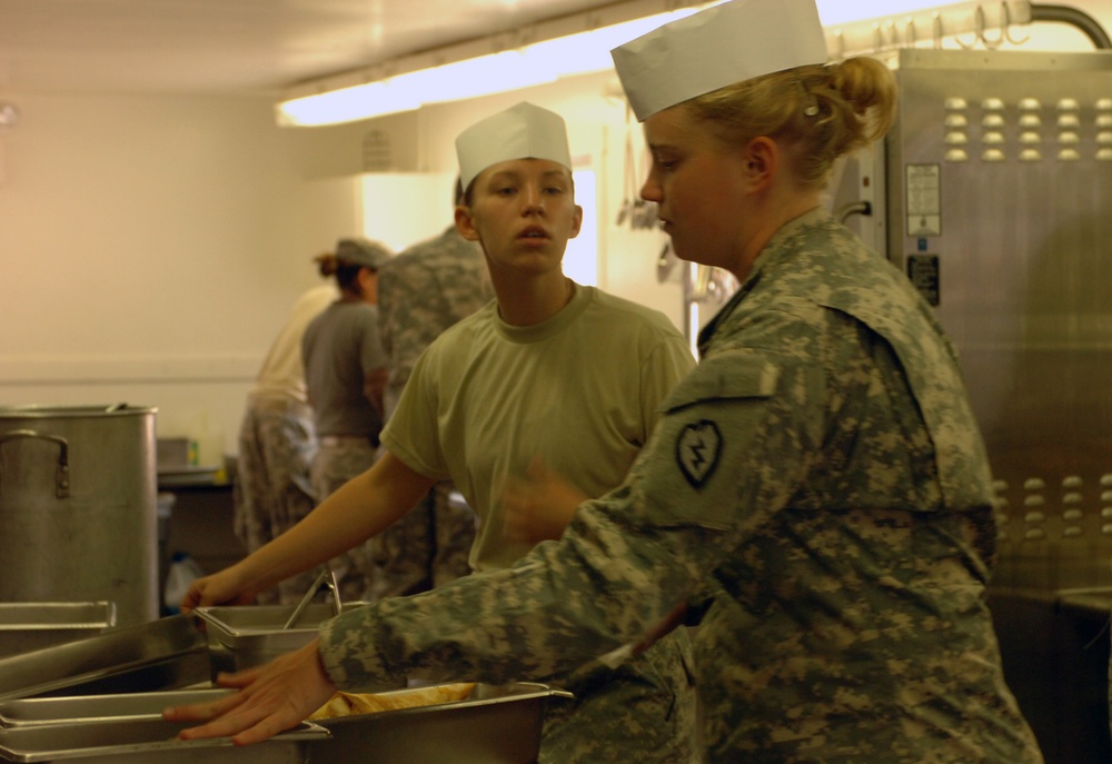 DVIDS - News - Aviation Soldiers get refueled during PTA