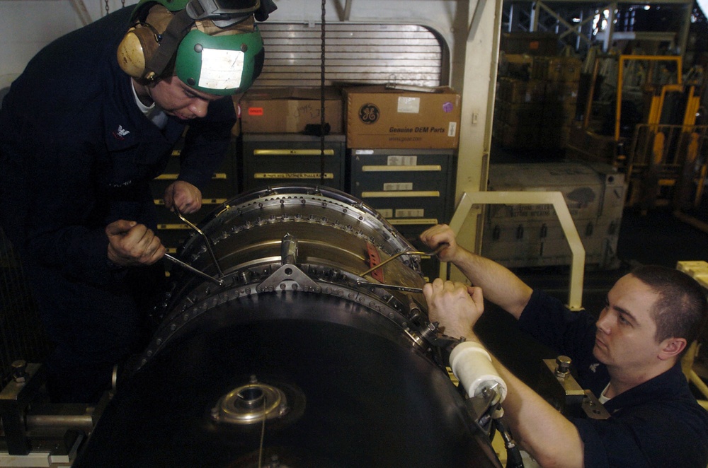 DVIDS - Images - Sailors aboard USS Kitty Hawk keep jet engines working