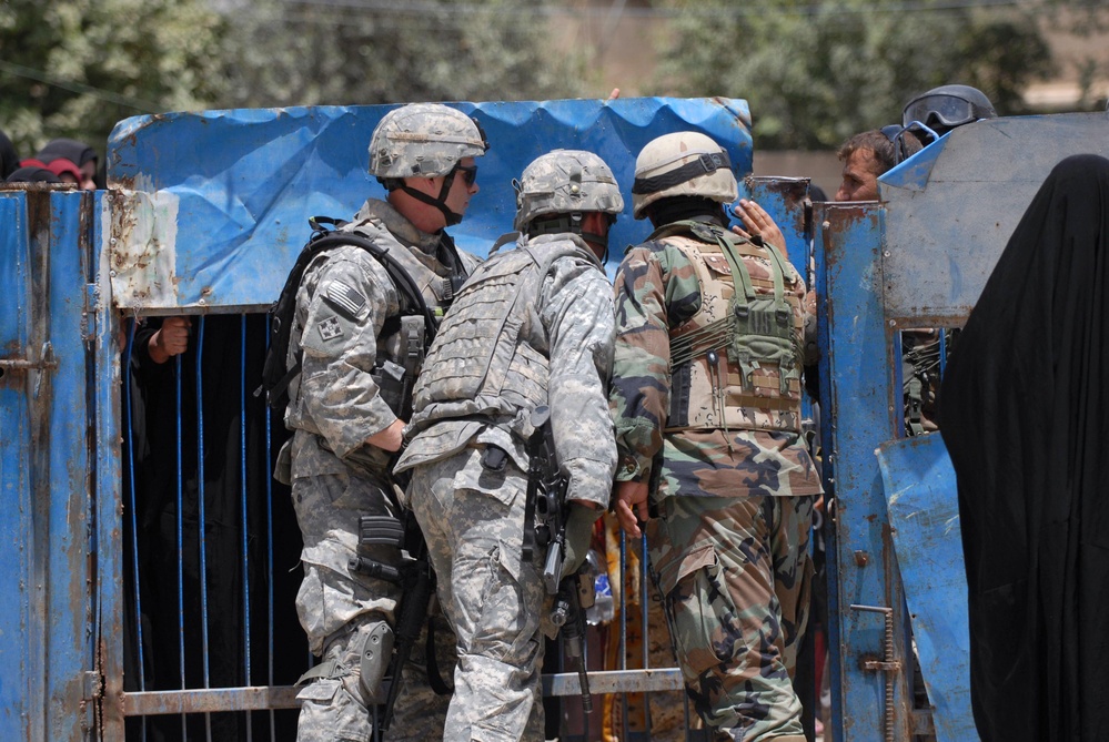 DVIDS - Images - Baghdad Soldiers provide food, medical aid to help ...