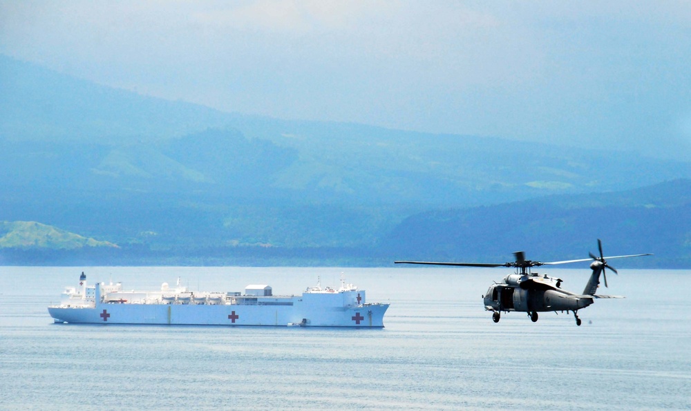 DVIDS - Images - Seahawk returns to USNS Mercy [Image 1 of 2]