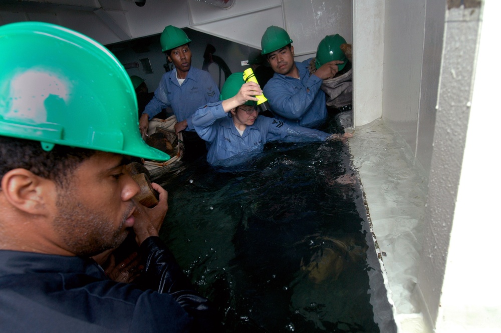 DVIDS - Images - USS Buttercup training exercise [Image 2 of 3]