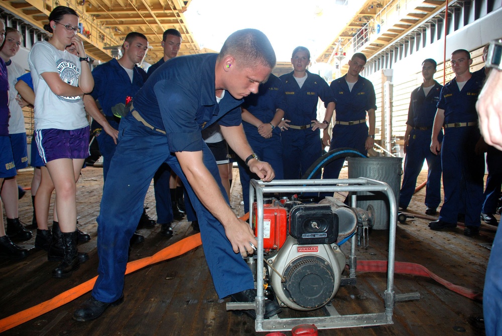 DVIDS - Images - Sailors practice safety aboard USS Ashland [Image 1 of 2]