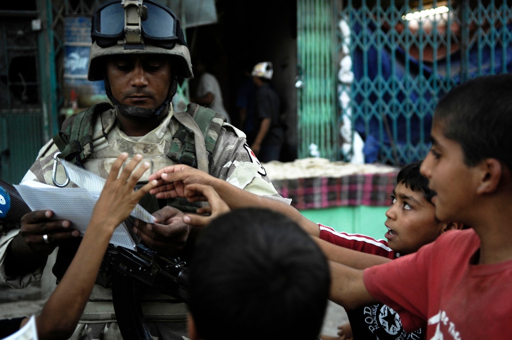 DVIDS - Images - Iraqi Soldiers Pass Out Pamphlets in Shula [Image 3 of 3]