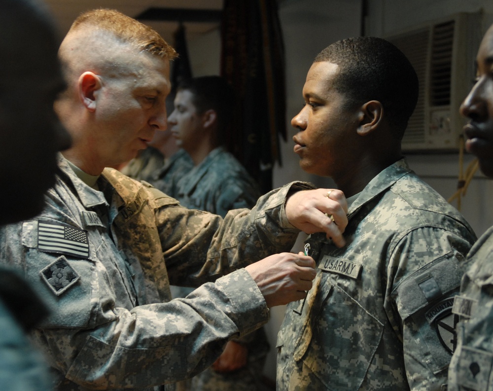 DVIDS - Images - Warrior Soldiers awarded medals by Raider Bde ...