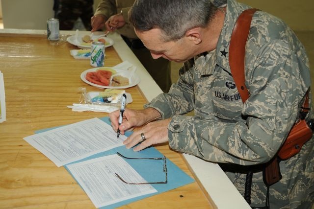 DVIDS - Images - Gen. Bash Reenlists Airmen [Image 3 of 5]