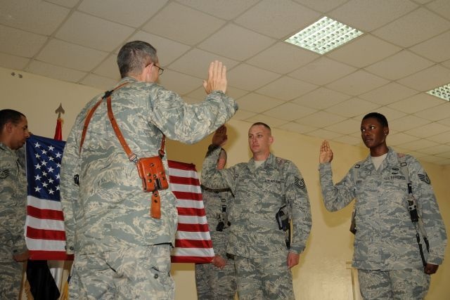 DVIDS - Images - Gen. Bash Reenlists Airmen [Image 4 of 5]