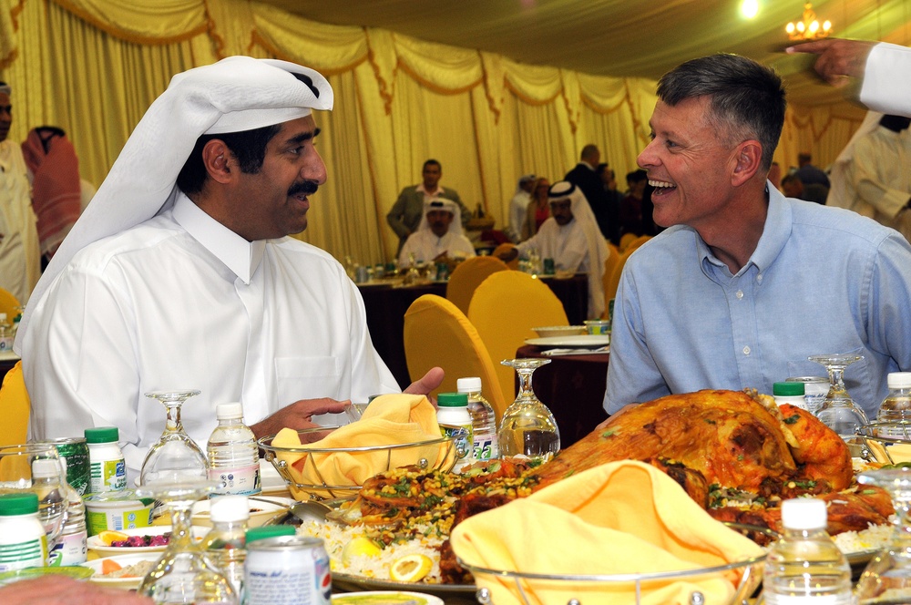 DVIDS - News - Top Qatar general invites troops to Iftar