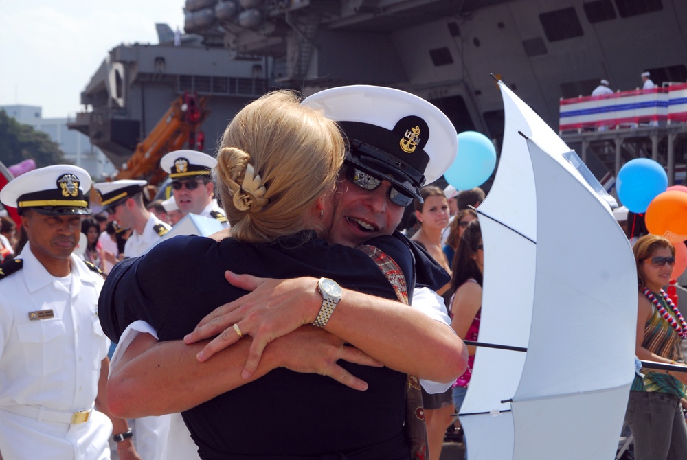 DVIDS - Images - USS George Washington arrives in Japan [Image 5 of 5]